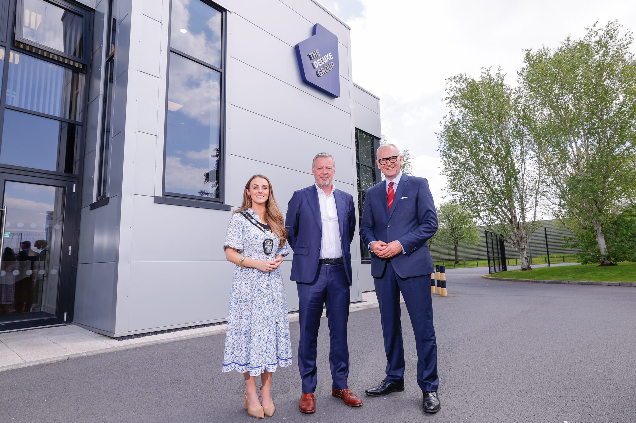 Lord Mayor welcomes prestigious King’s Award for The Deluxe Group ...