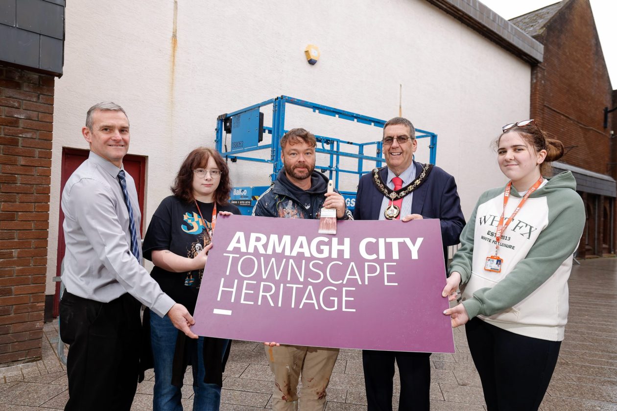 Armagh welcomes world renowned mural artist Fintan Magee for heritage ...