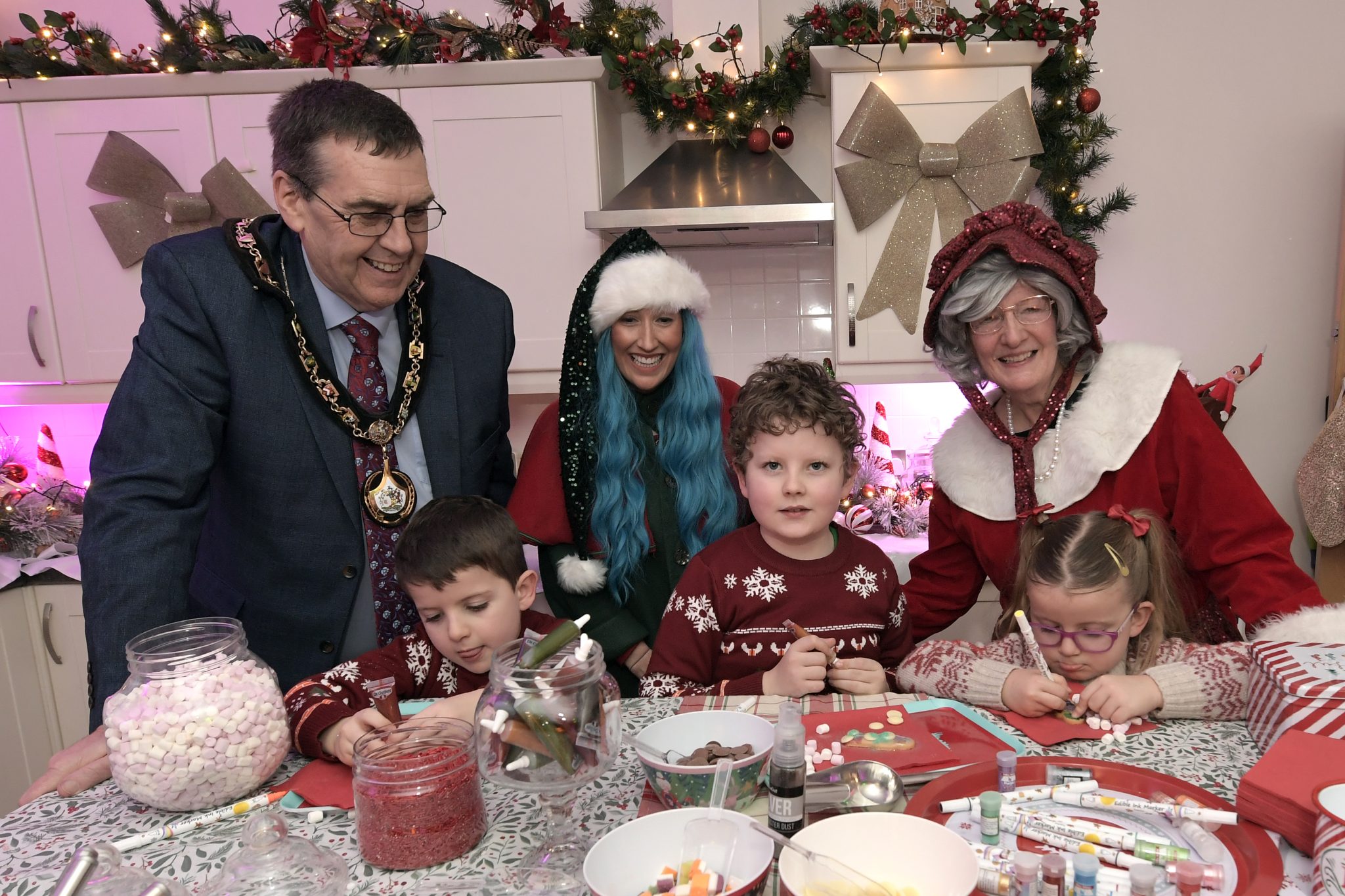 Relaxed Christmas sessions bring festive joy to over 300 families ...