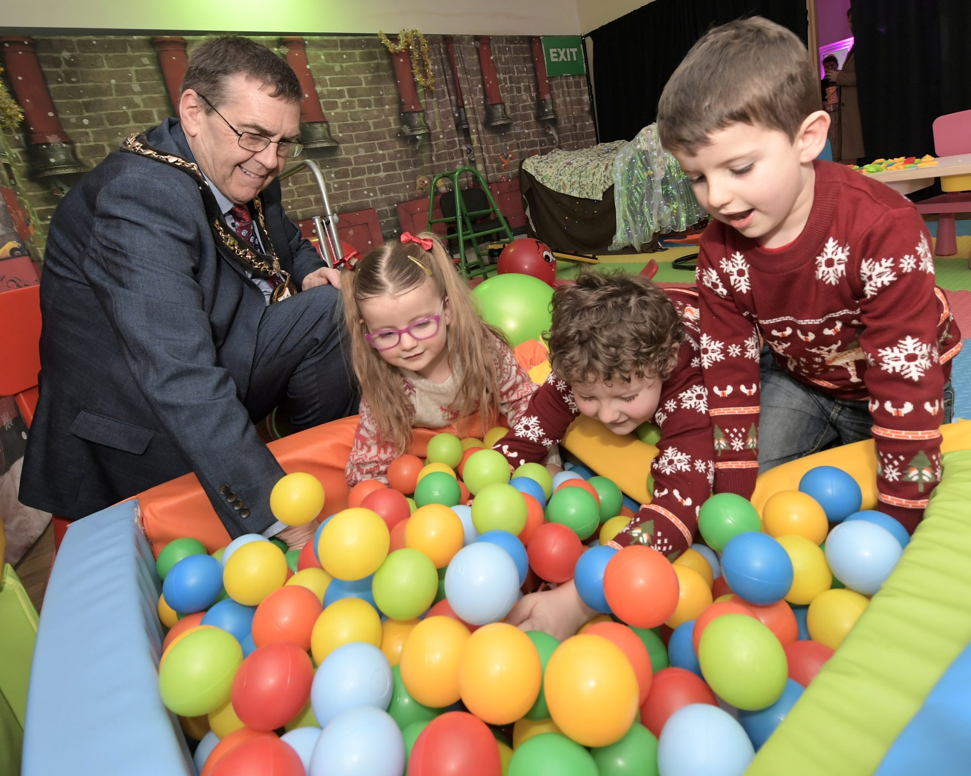 Relaxed Christmas sessions bring festive joy to over 300 families ...